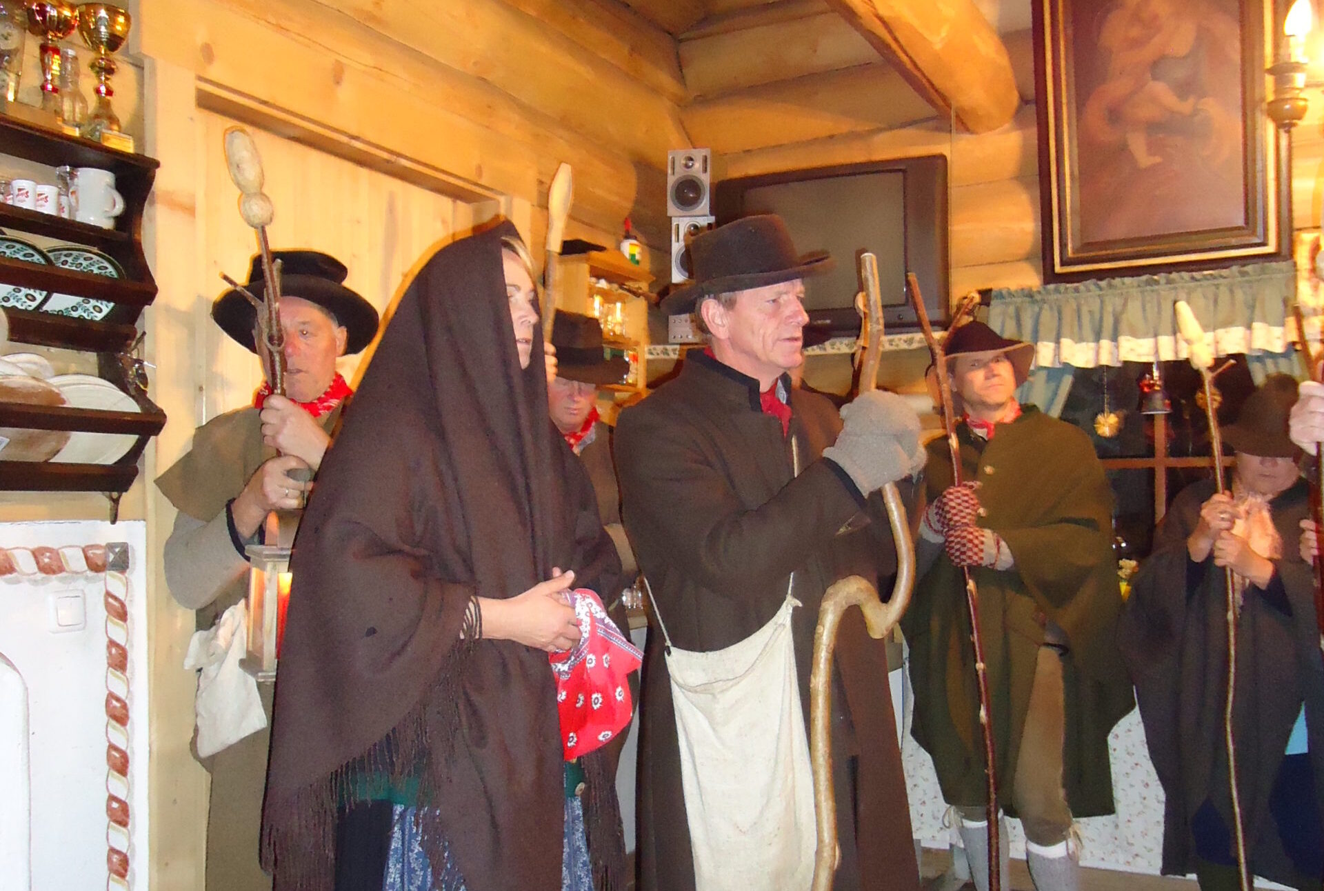 Die Anklöckler stimmen auf Weihnachten ein - SalzburgerLand Magazin